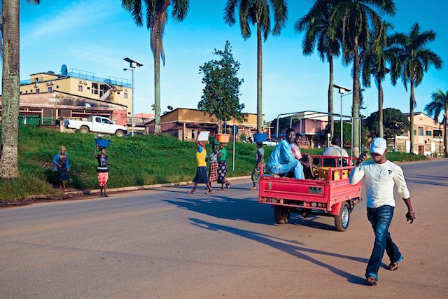 Uíge: Unidade fabril de Negage produz trinta mil litros de água mineral ...